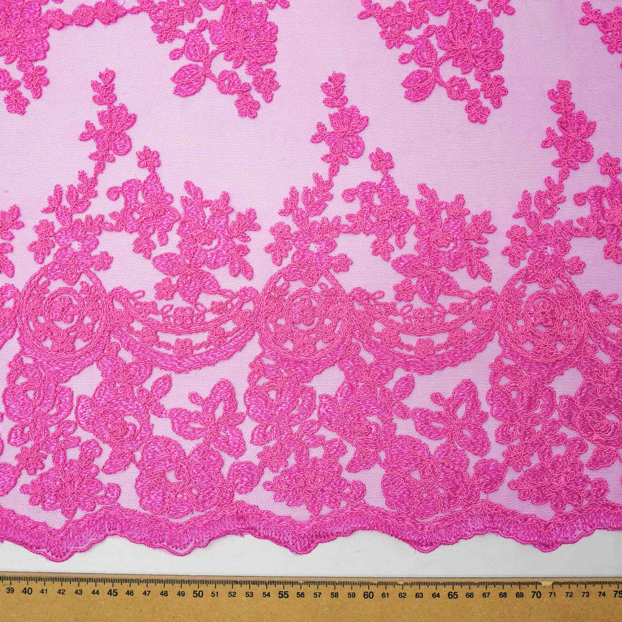 Tecido renda bordada rosa chiclete - und 95x125 cm